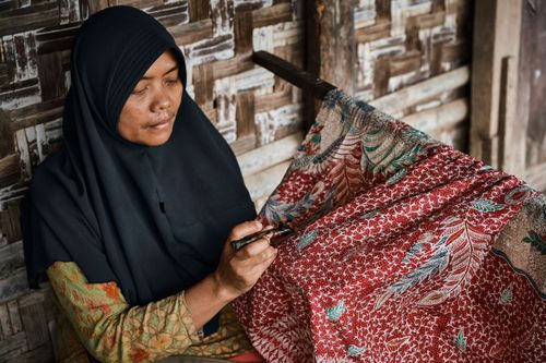 The Qatar-Indonesia Abaya Project | Years of Culture